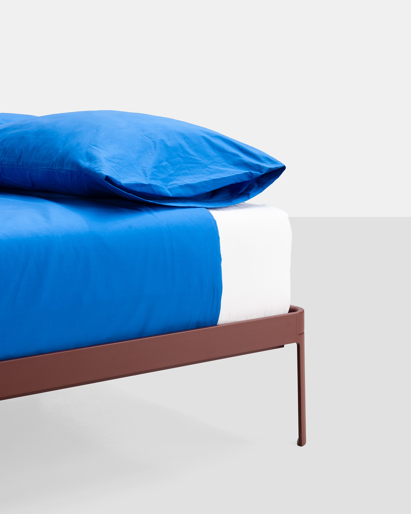 AluAlu Bed — Minimal bed with disassemble aluminium structure