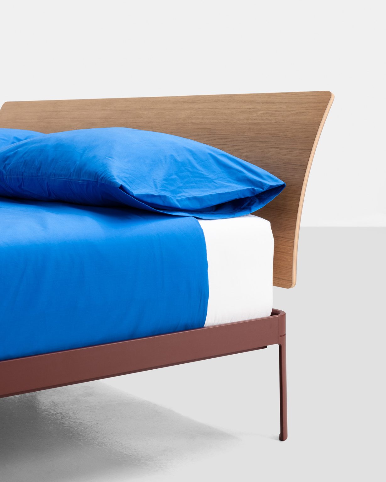 AluAlu Bed — Minimal bed with disassemble aluminium structure
