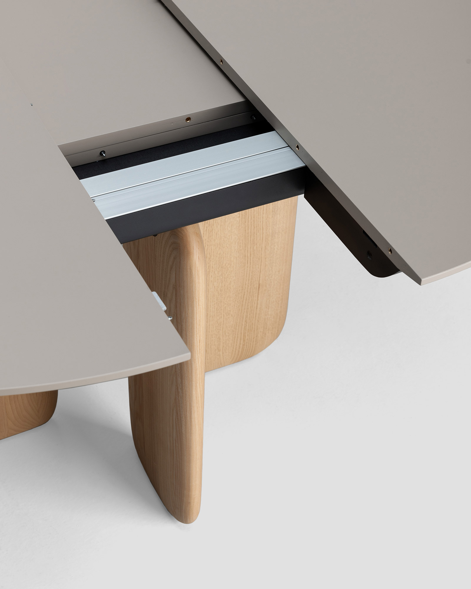 Pala by Kristalia — Extendible and fixed dining table