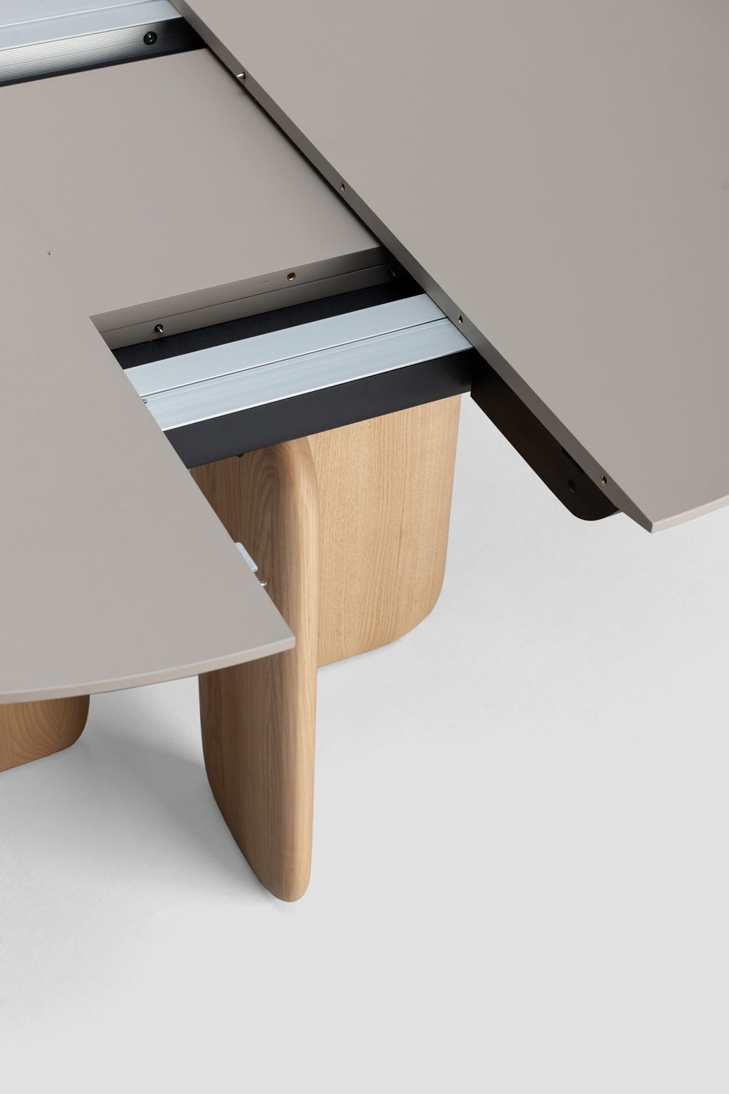 Pala by Kristalia — Extendible and fixed dining table