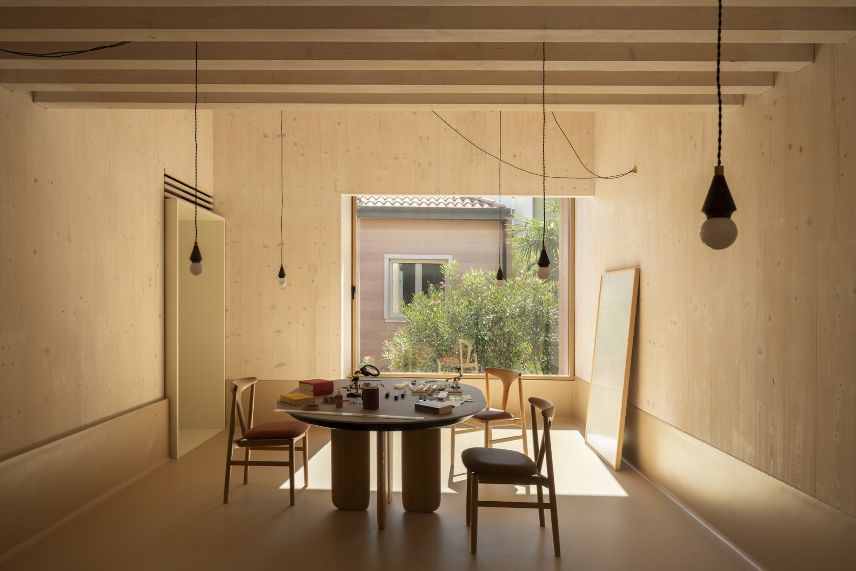 Pala by Kristalia — Extendible and fixed dining table